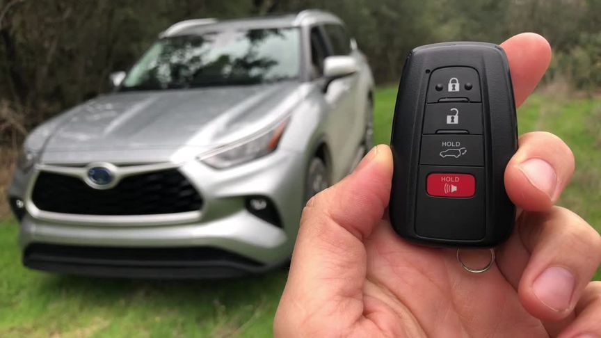 按下2020款丰田汉兰达车钥匙,打开车门坐进驾驶室,我彻底心动了