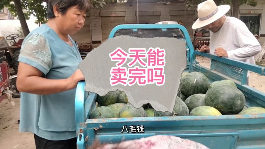 残疾小伟第二天卖西瓜,面对顾客的讨价还价 ,看小伟如何应对