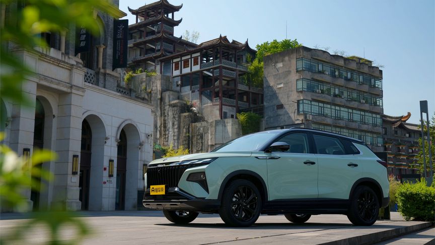 动力叫板2.0T燃油车,13万元级混动SUV皓极有哪些亮点?