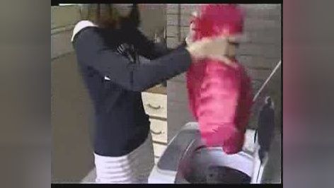 今天教你如何解决羽绒衣放洗衣机脱水 绒毛纠结一团的问题