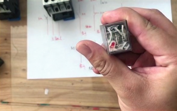 电工知识:接触器的符号是KM还是KA呢?常开和常闭又是什么?