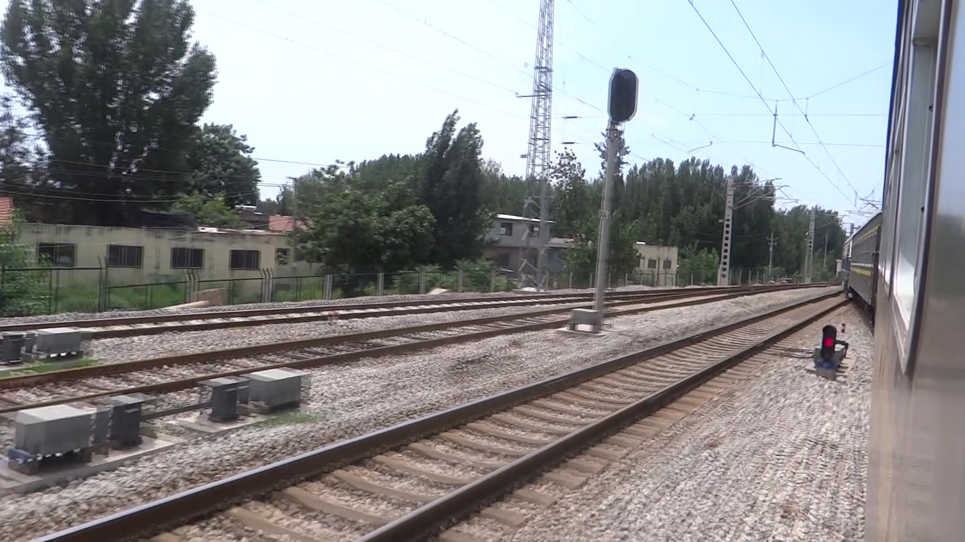 7053次上高镇出站