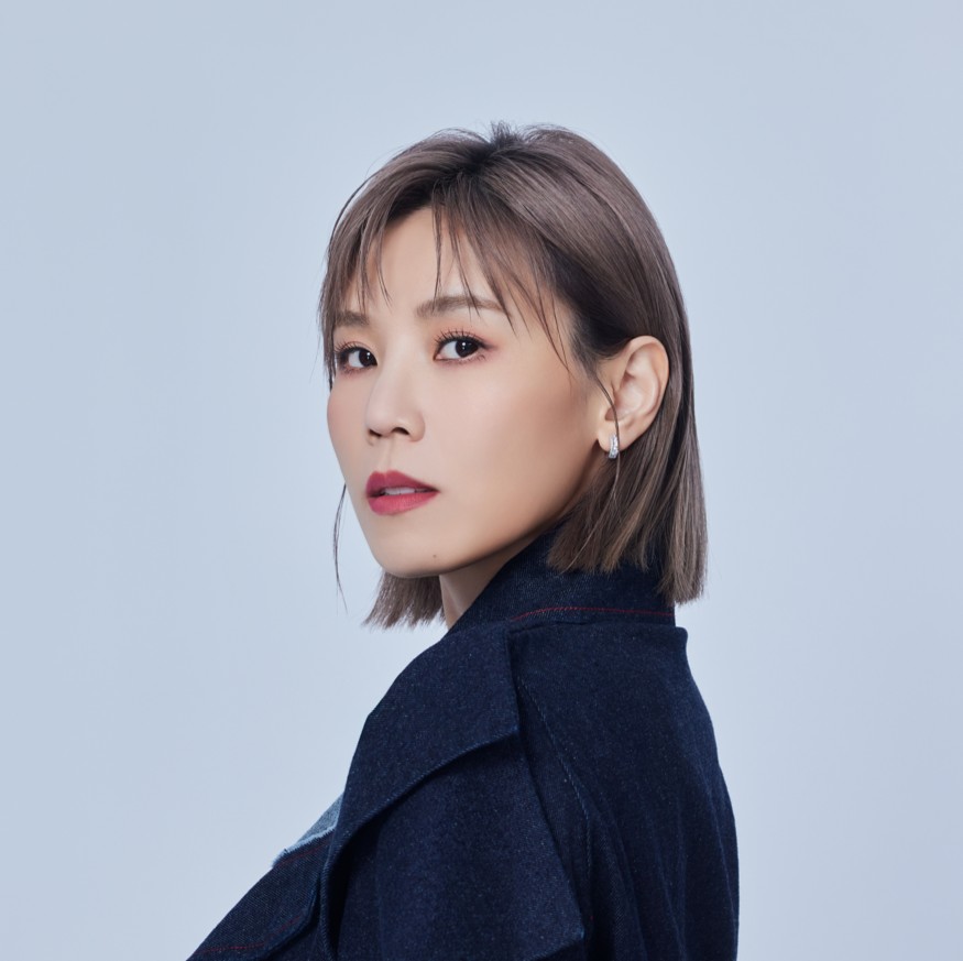 李佳薇 