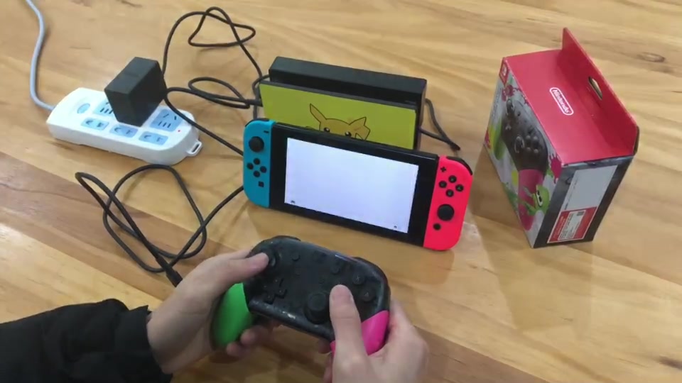 【任豚之家】任天堂switch新手教程【二】——新的pro手柄如何与主机...