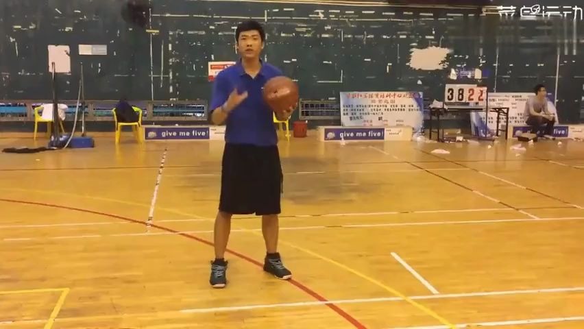 篮球教程之基本动作:运球_腾讯视频1