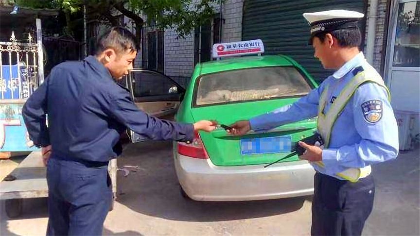 普通小汽车的车牌为什么是蓝色?大货车却是黄色?看完你就懂了