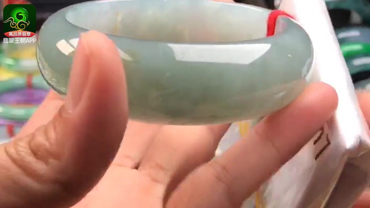 糯冰种宽版翡翠手镯圆润通透_翡翠王朝