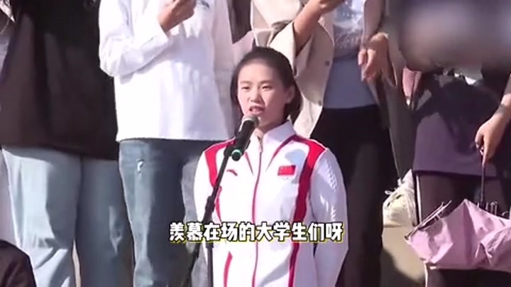陈芋汐来上海大学了!素颜亮相少女感拉满,气场全开美成沪上小公主