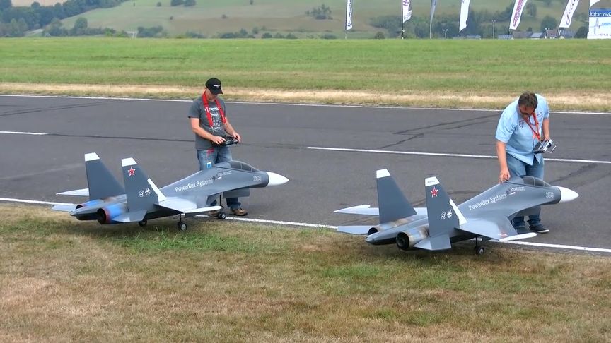 看完外国民间科研人员制作的飞行器航模表演,我吓出了一声冷汗