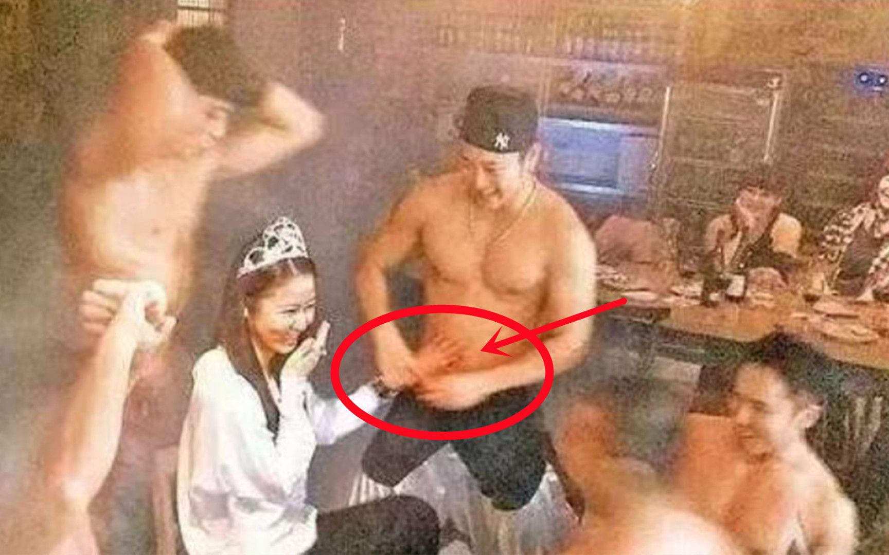 林心如和半裸男聚会被扒,注意她手放在哪里,网友:霍建华能忍?