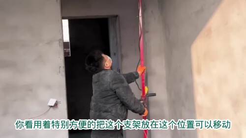 原来冲击钻还能这样用,不管天花板有多高,不用梯子就能钻孔