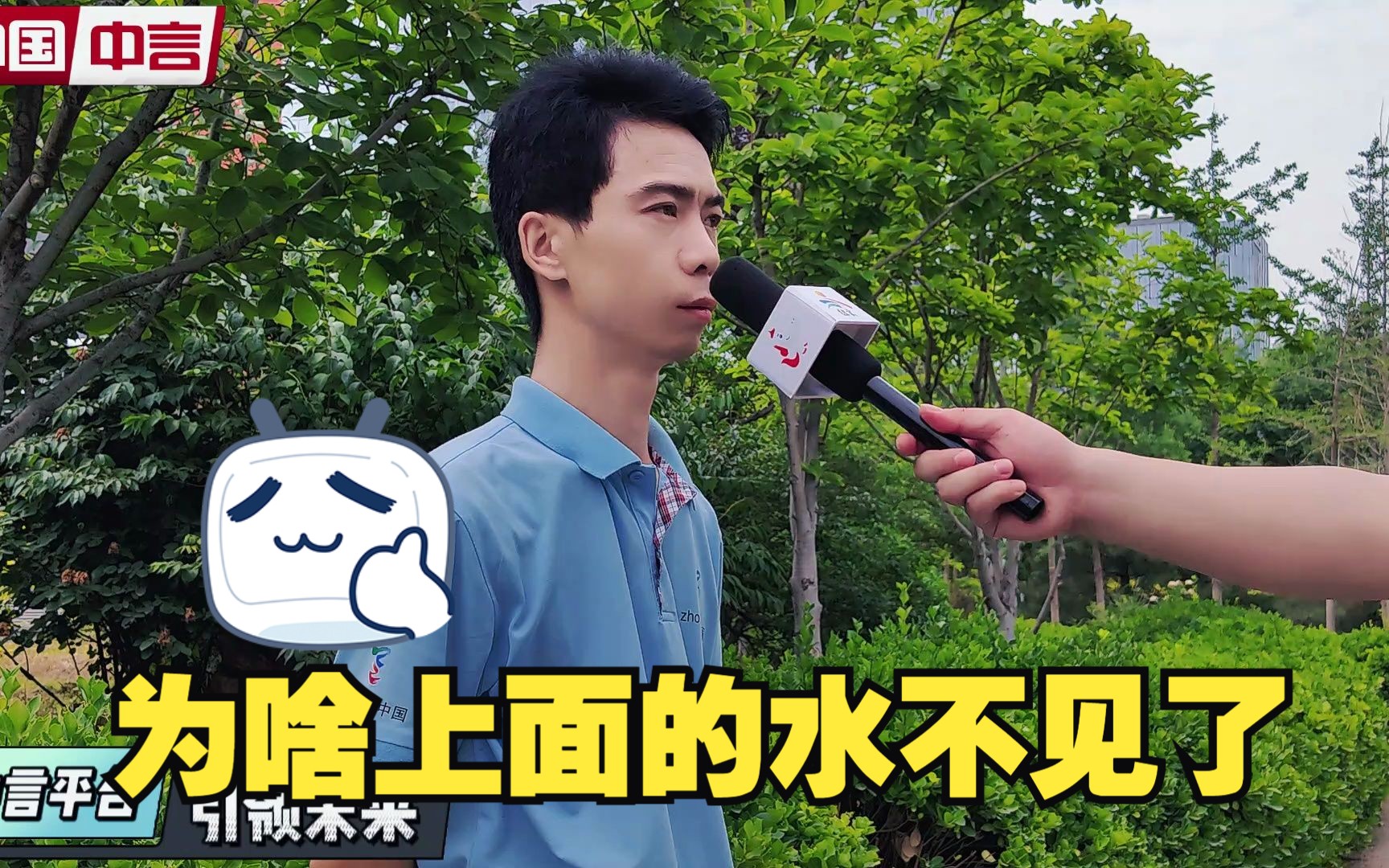 吸管明明吸的是杯子下面的水,为什么上面的水不见了