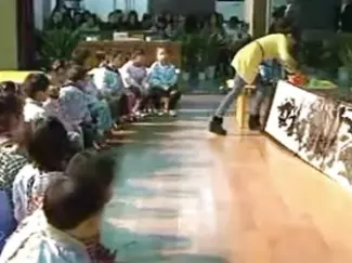 重庆幼儿园优质教育活动教学研讨会 大班美术《拖墨借形想象》王春娟