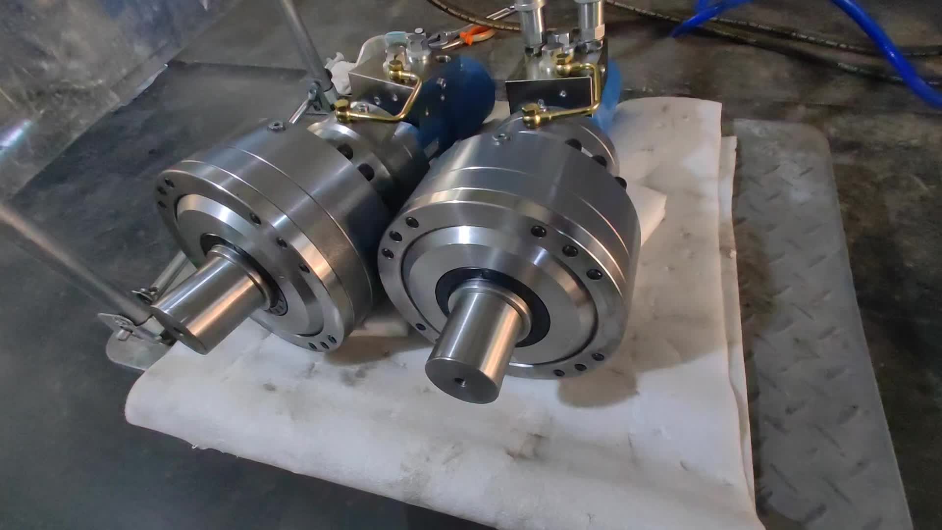 输出4000牛米行星齿轮减速机,单键输出轴。内置刹车,可正反转。适用...