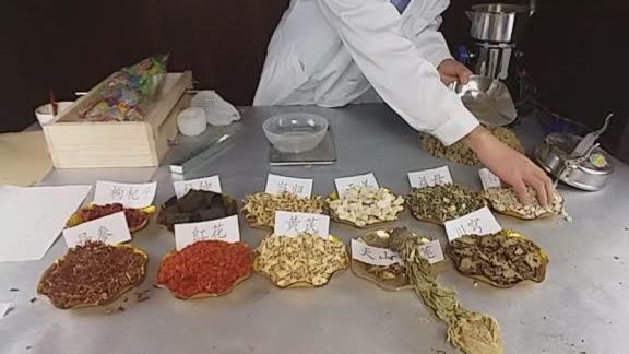 艾灸-中药艾条的制作方法,如何在艾绒中添加特定中药,增强疗效