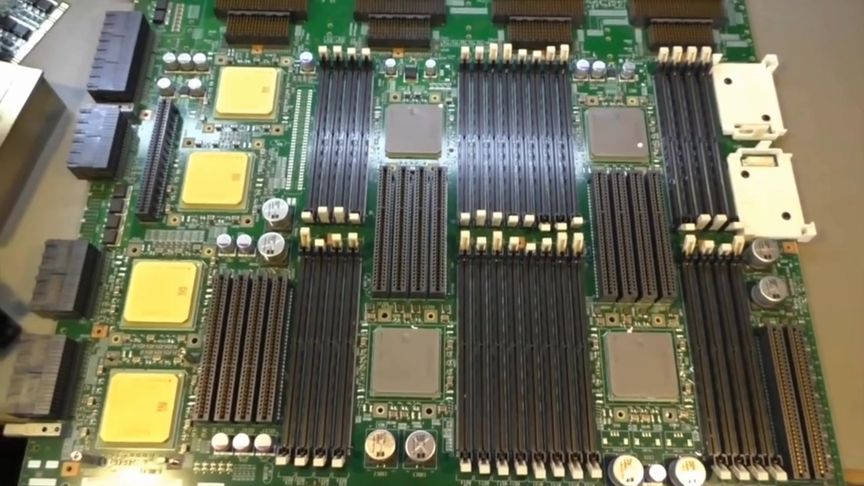 超级电脑服务器同时可以安装八个处理器,报价300000