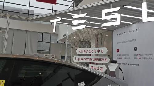 特斯拉官方上线升级氛围灯业务,仅售1299当天售罄