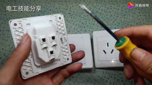 插座上的L、N代表什么意思？电工学会看标识，插座接线不求人