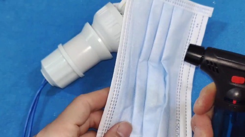 LED灯不亮别扔,把一个口罩剪烂,盖在灯上面,通电后立马就能亮