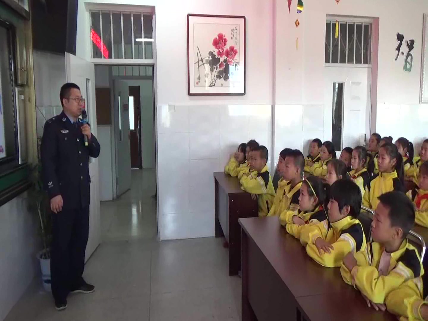 赤峰市红山区第十六小学2016年安全教育课程视频