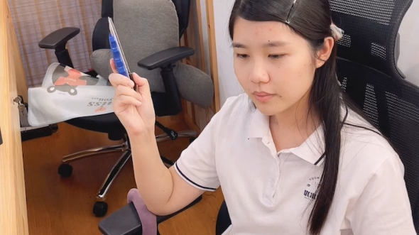 ...ターがあります”“抽屉里有剪刀、胶带和美工刀@”大家都记住了吗