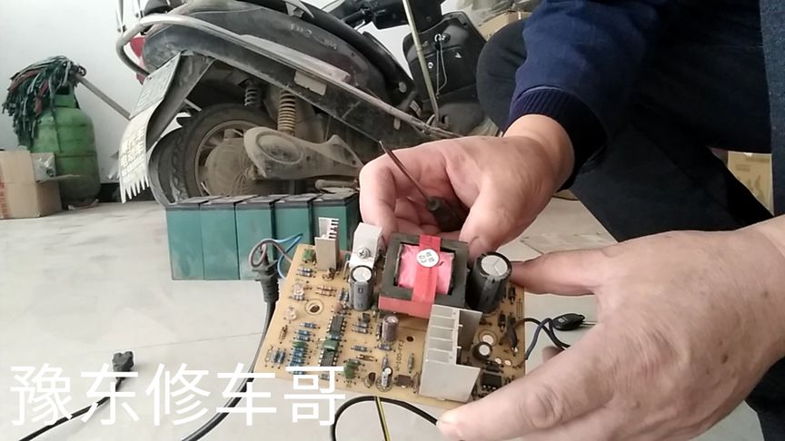 电动车铅酸蓄电池充电器故障与维修