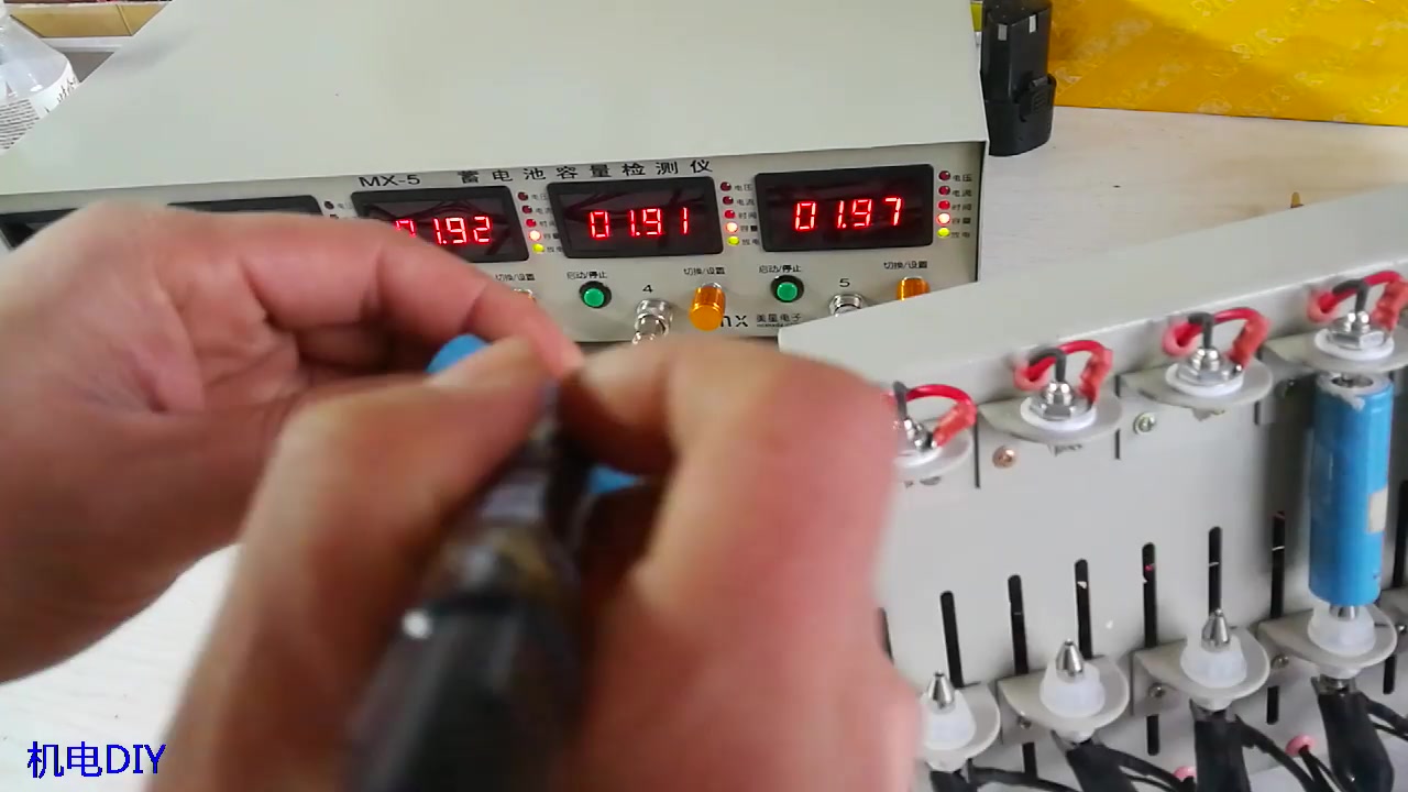 测了五节拆机的LG锂电池!没想到容量还可以呀!都接近两千毫安