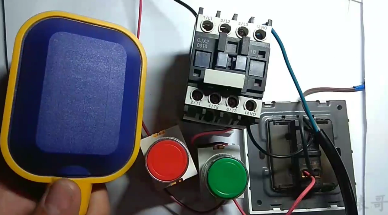 浮球开关怎么控制水泵自动供水?自动和手动如何切换?