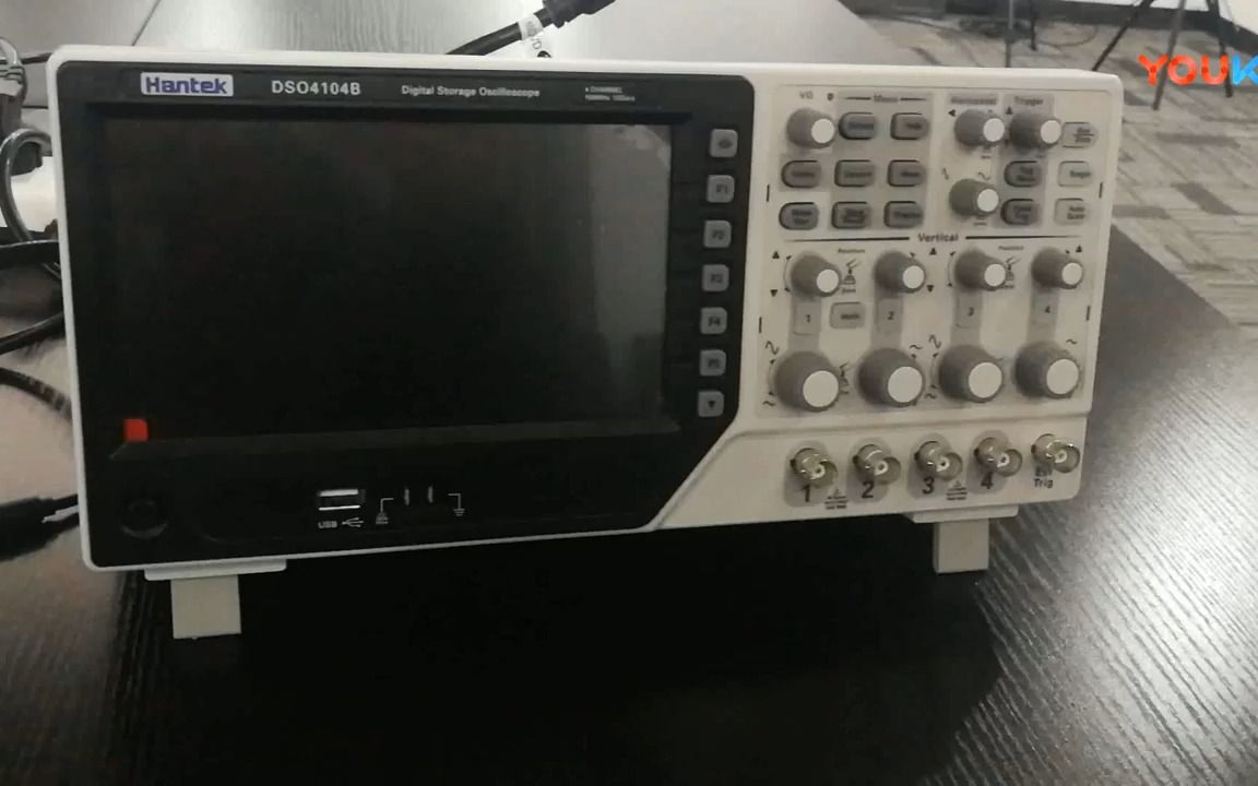 台式示波器4004系列-充电器电源纹波的分析与测试