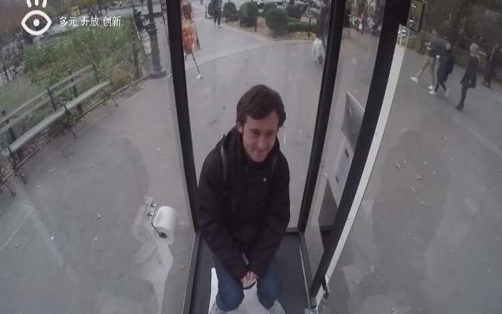 公共厕所全透明的设计,我尿不出了!