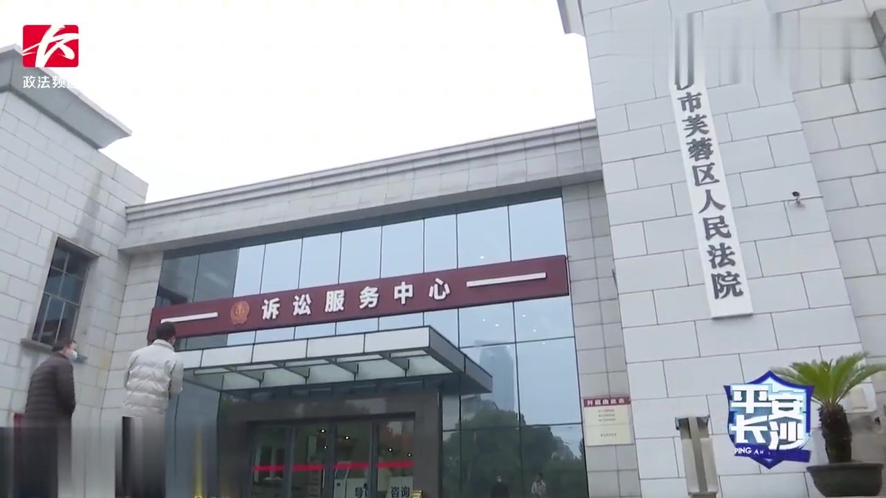 男子无故被辞退,公司拒不支付工资和赔偿款,银行账户被法院冻结