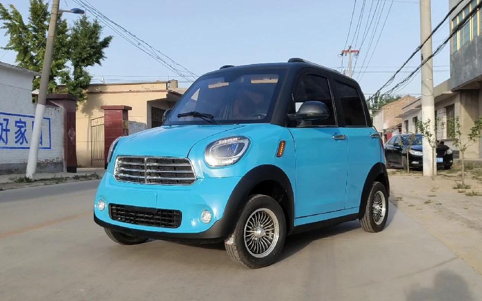 最豪华配置齐全的油电两用小车,时速六十,续航能力强,无需驾照