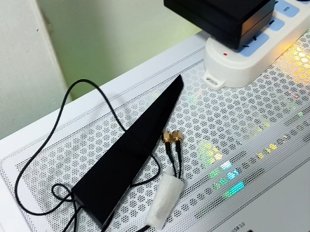 第一次装机,居然点亮了,笑死