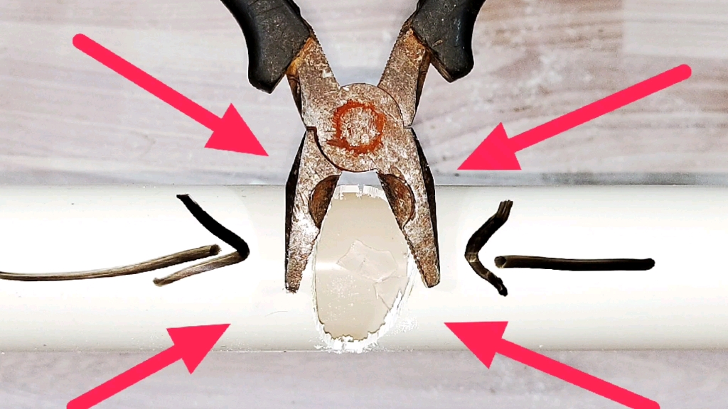 PVC下水管卡死了,中间破个大洞怎么办?这个接头水电工抢修专用