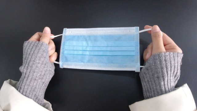 我才知道,这才是正确戴口罩的方法,很多人一直戴错了,都学学