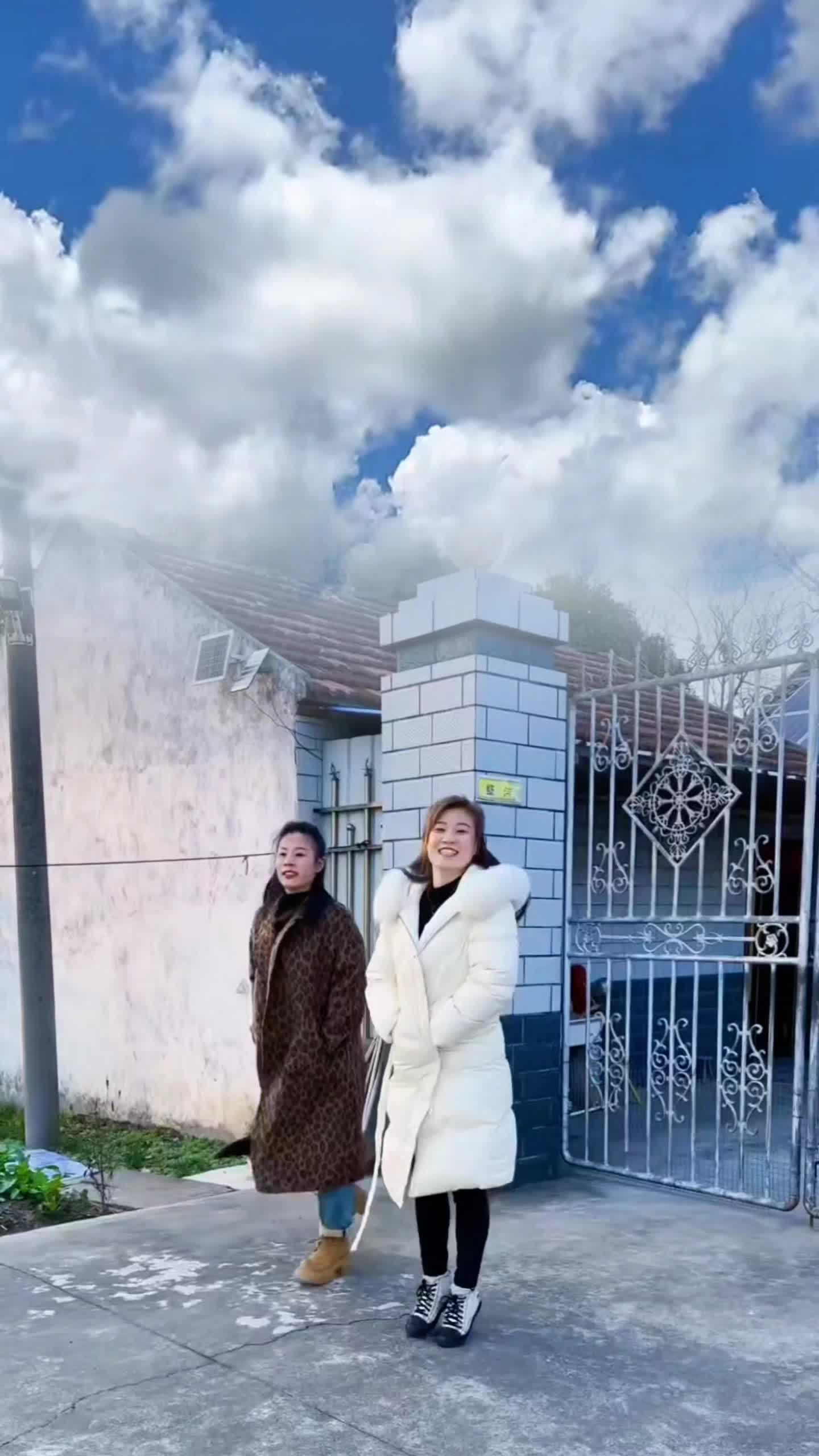 ...展示一下 #抖音全民健身计划 @DOU+小助手 #高难度动作请勿模仿