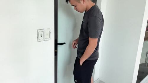 家中门锁坏了别慌!3分钟自制开锁神器,关键时刻能应急