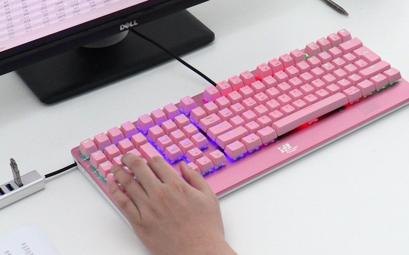 ...机械键盘三模版(粉色) 双TYPE-C接口 可外接HUB 实用新型专利产品