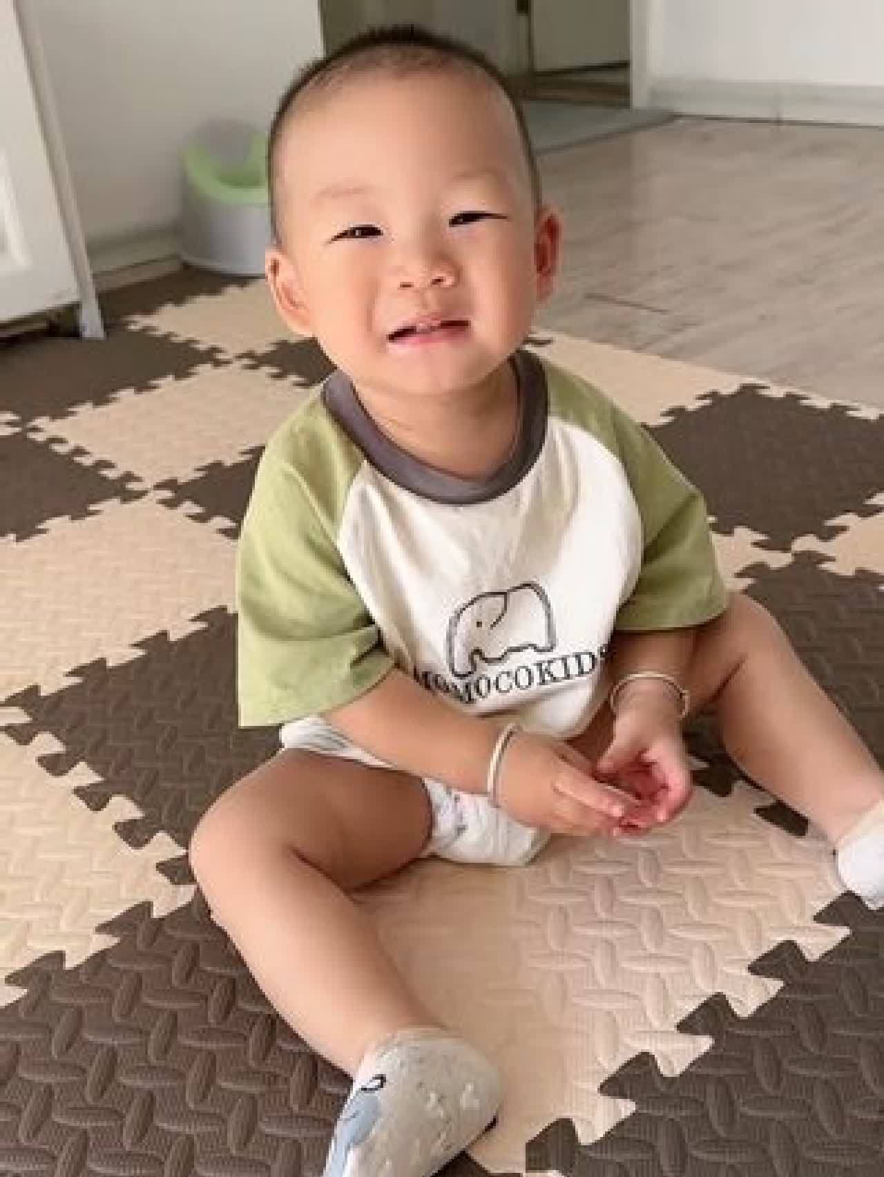 1岁宝宝帮妈妈做家务的一天日常#萌娃 #萌娃日常 #萌到爆炸了