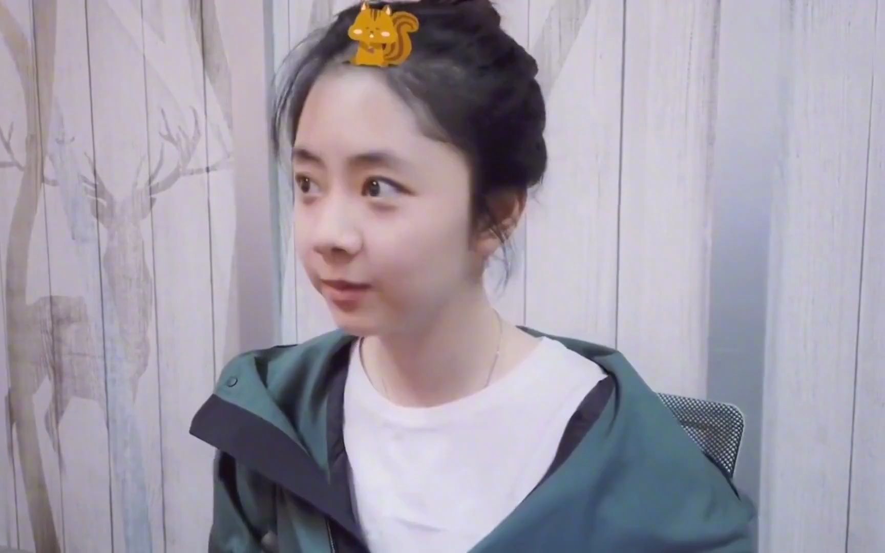 明星当众放屁尴尬场面:谭松韵胀气撅着屁股放,任嘉伦笑的直捂脸