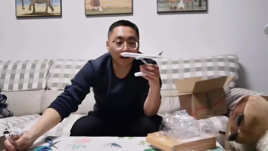 头条抽奖千分之一中奖率被抽中,东航波音777飞机模型开箱分享