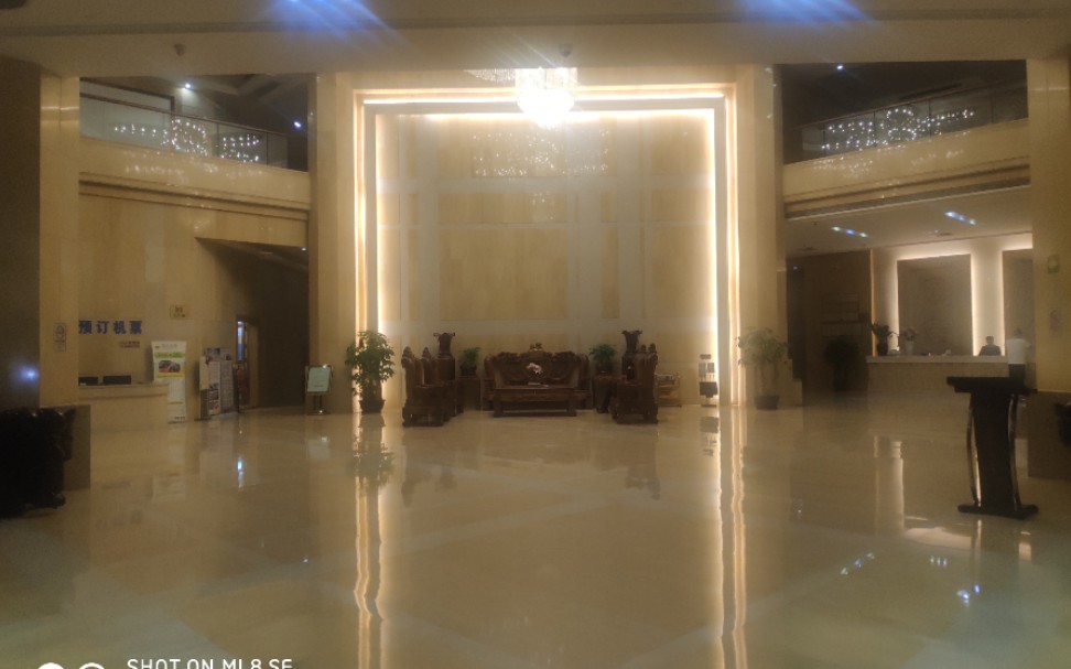东富金座大酒店电梯