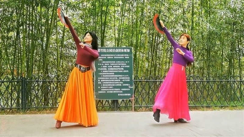 舞蹈《旗袍美人》,孙老师、领悟老师表演,柔美伞舞,优雅大气