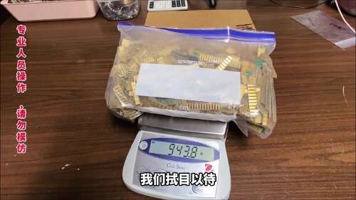 小伙从价值350块的金手指中,提炼黄金,能回本?