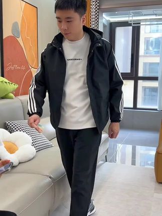 .加绒运动鞋,大品牌果然好看,这设计一看就很洋气,休闲时尚,保暖舒适.