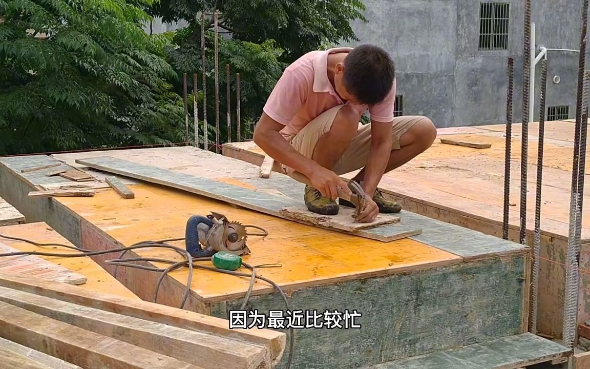 自建房楼梯休息台也称二层过道,125米宽,板厚12公分梁深30公分