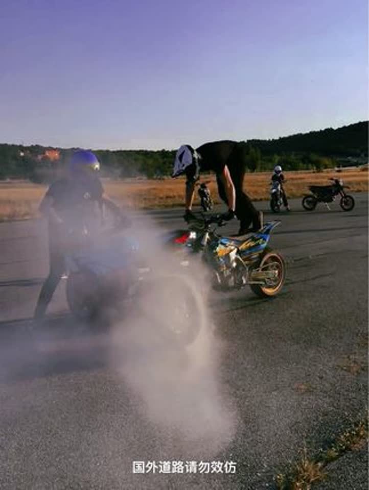 ...的日常 #爱机车爱生活 #专业动作请勿模仿 #每个男人都有一个机车梦