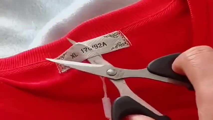 那些设计衣服的厂家,为什么要设计这个标签?让脖子很不舒服!
