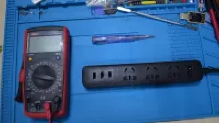电笔测试零火线谁都会,今天小伙教你如何用万用表来分辨零火线