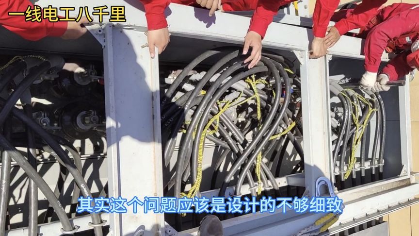 变频系统配套用的1.85万千伏安整流变压器,出线72根电缆接的太乱